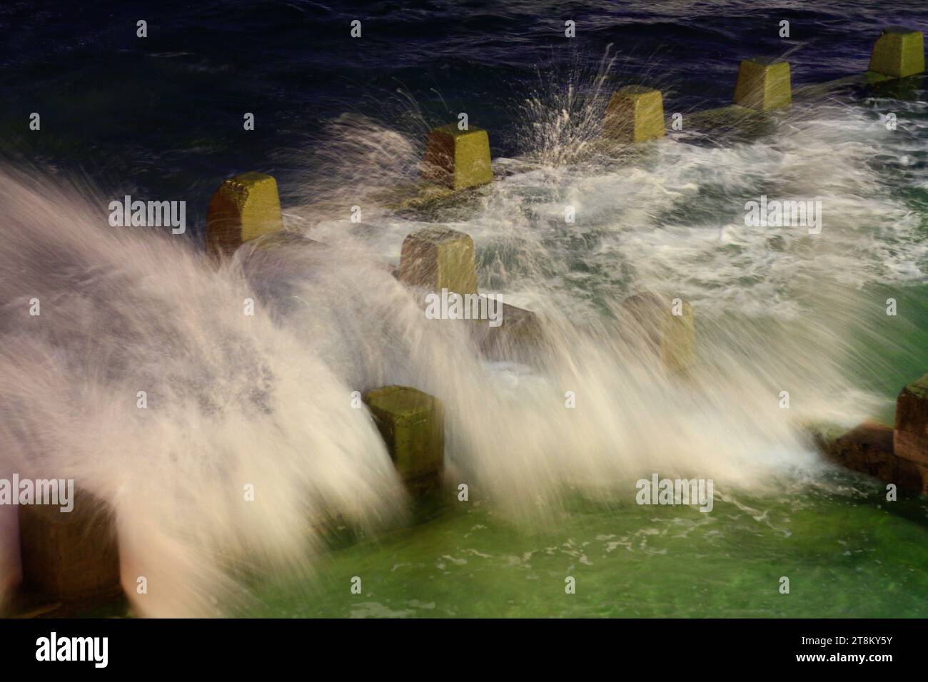 Streaking water hi-res stock photography and images - Alamy