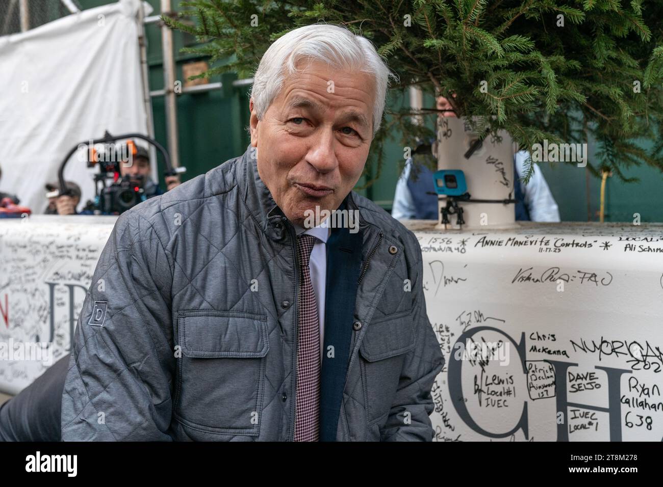 Jamie Dimon poses after signing the final steel beam to be raised at JP ...