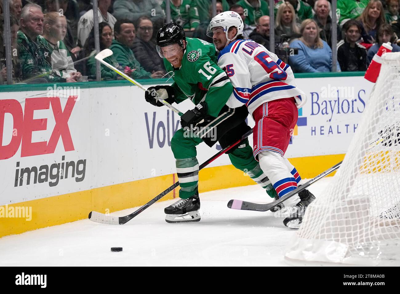 Dallas Stars center Joe Pavelski (16) attempts to reach the puck as New ...