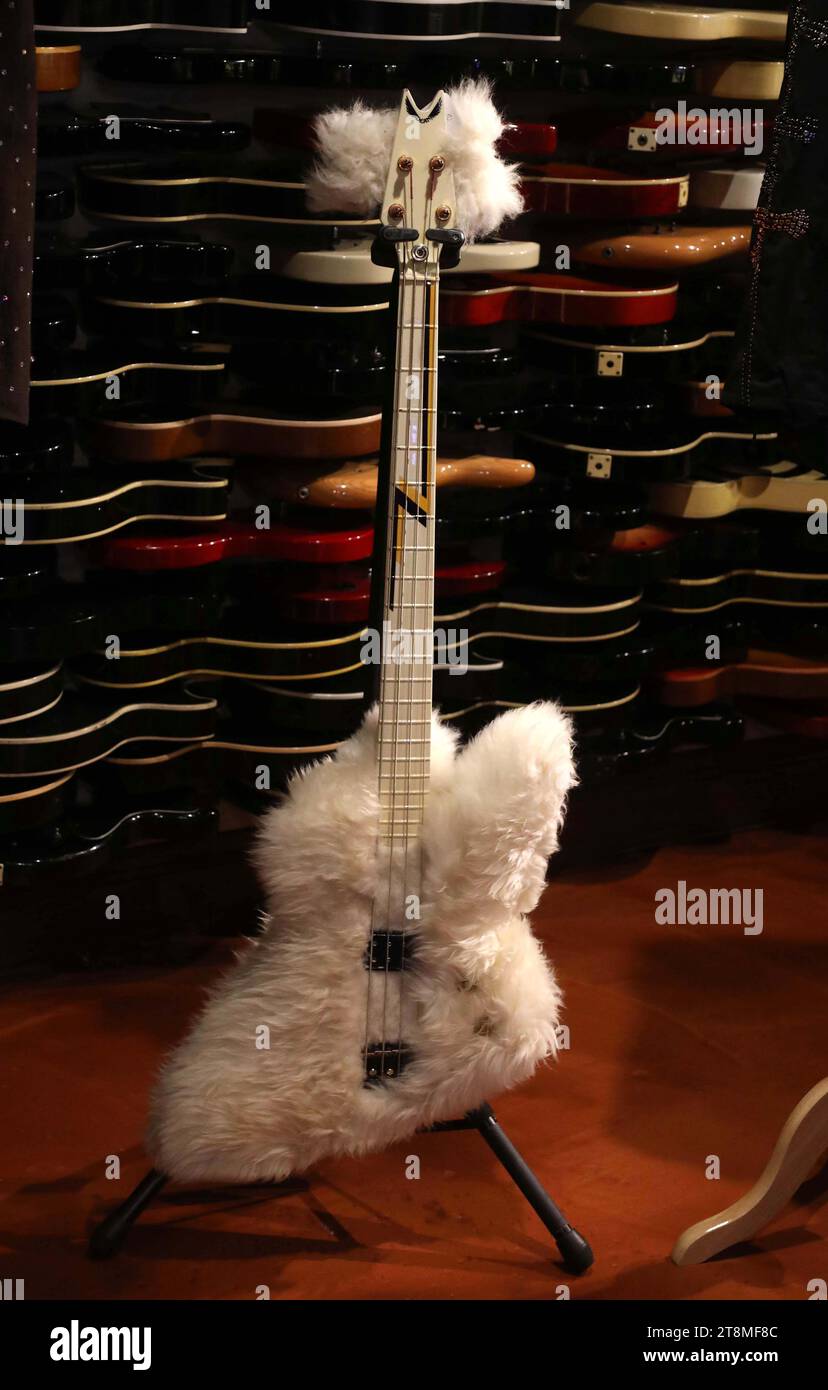 New York, New York, USA. 20th Nov, 2023. Dusty Hill 1983 Dean Explorer ...