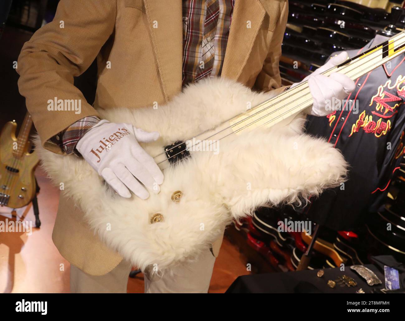 New York, New York, USA. 20th Nov, 2023. Dusty Hill 1983 Dean Explorer ...