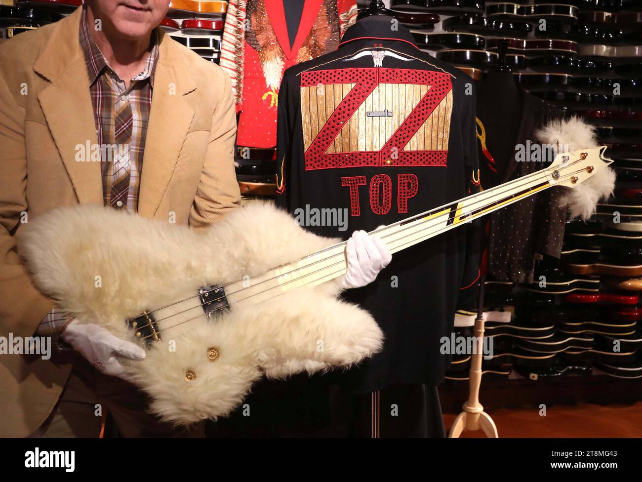 New York, New York, USA. 20th Nov, 2023. 1983 Dean Explorer style bass ...