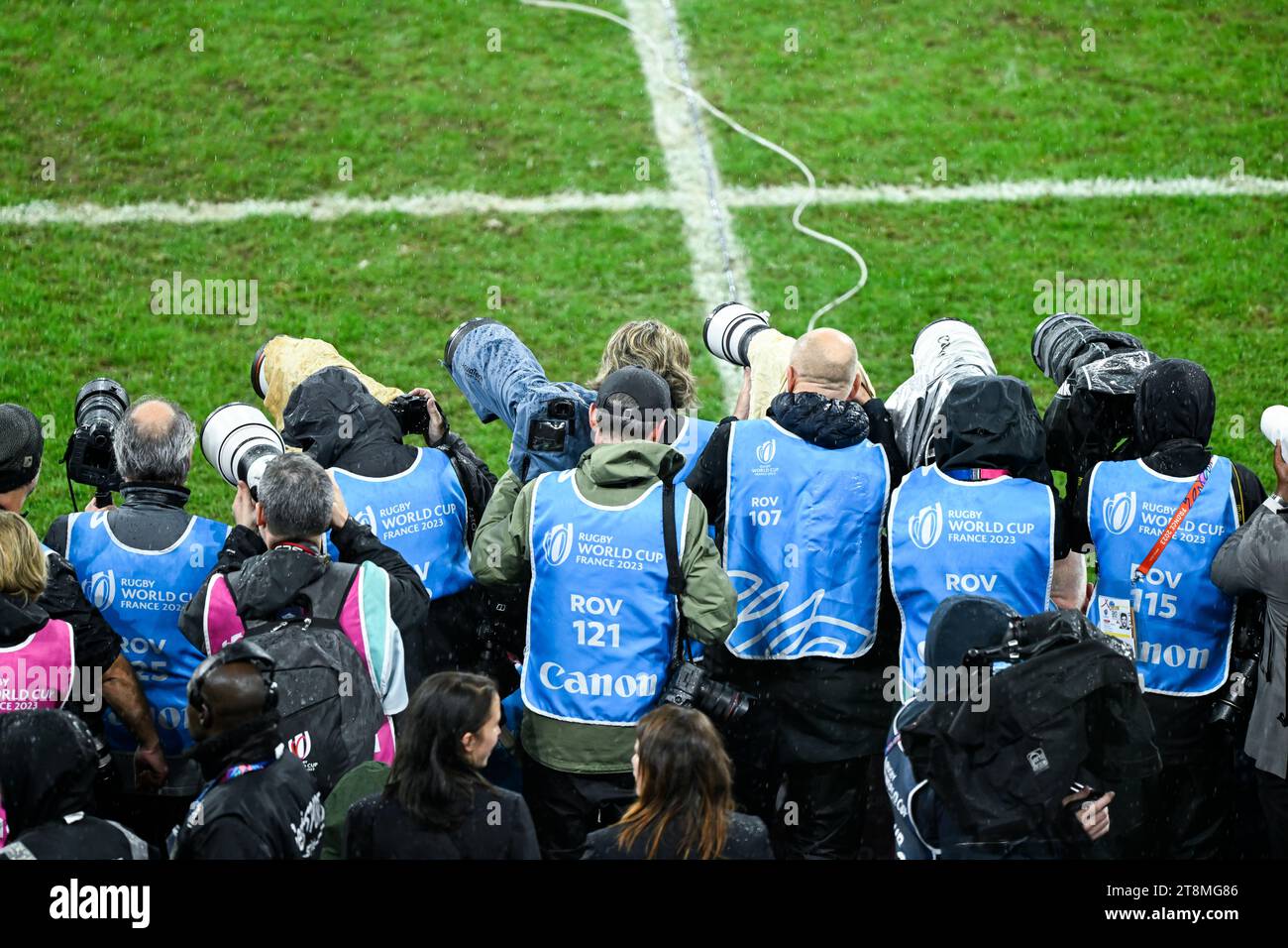 Illustration show photographers with cameras lenses wearing blue ...