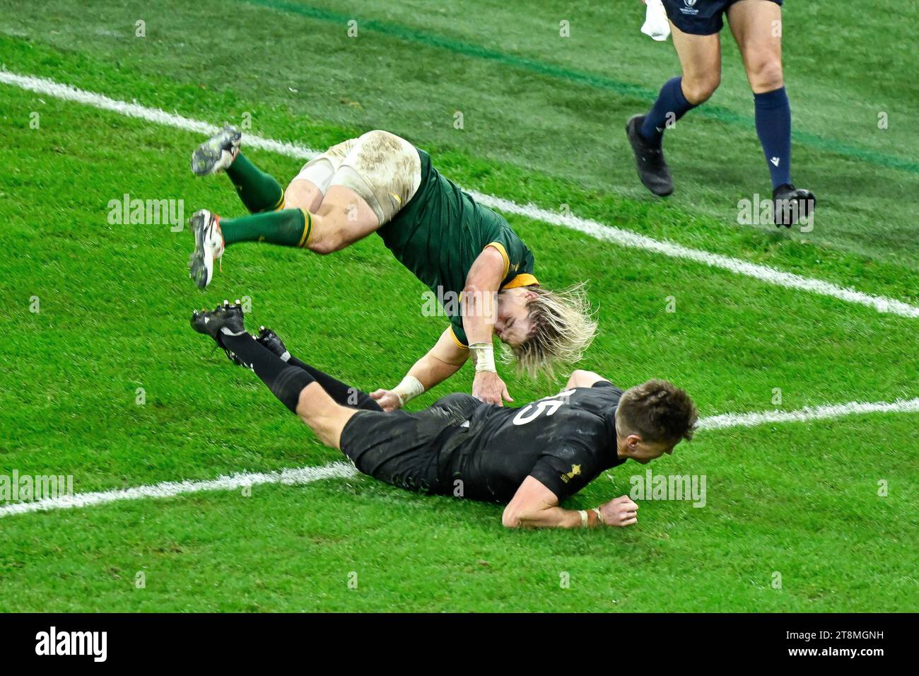 Beauden Barrett scores a try with Faf de Klerk during the Rugby union ...