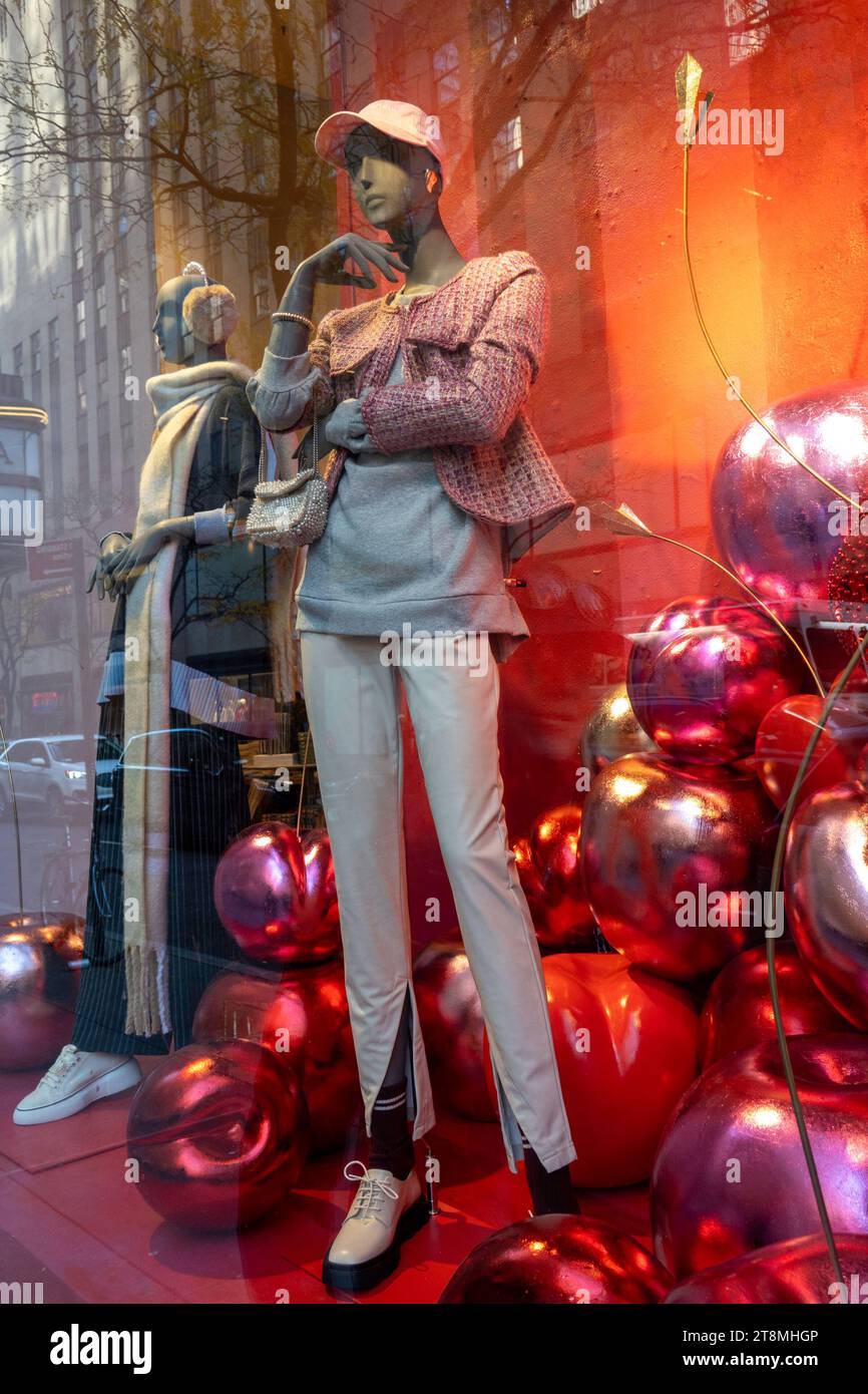 The fashion retailer Anthropologie features festive holiday windows ...