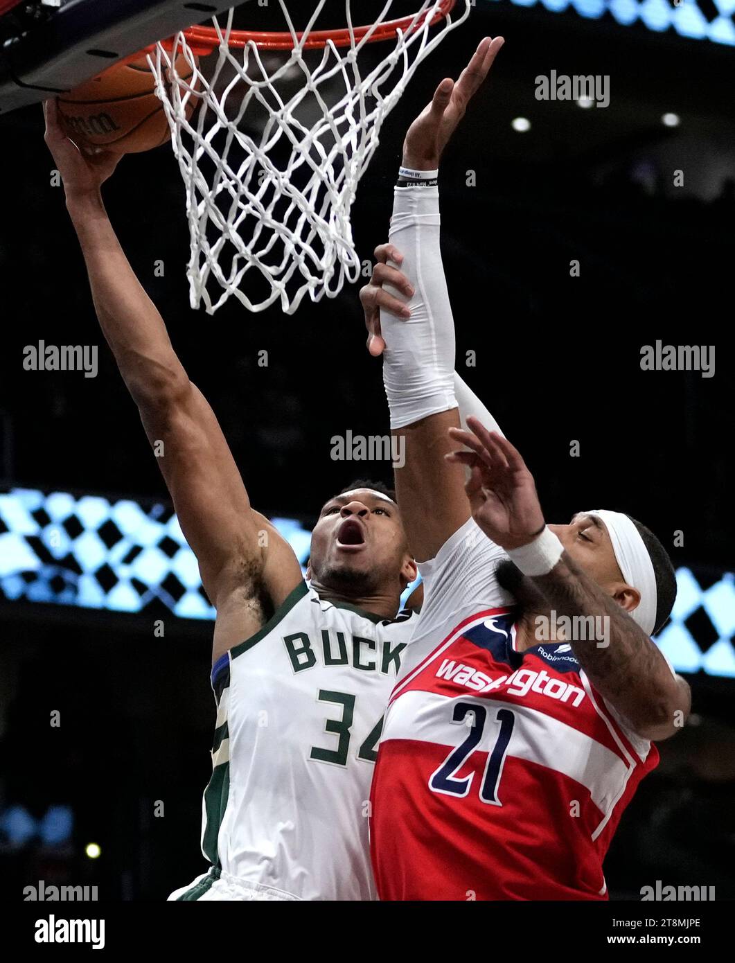 Milwaukee Bucks forward Giannis Antetokounmpo (34) shoots over ...