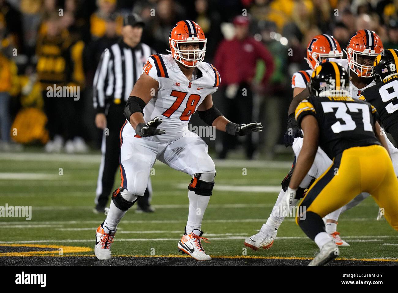 Illinois offensive lineman Isaiah Adams (78) looks to make a block ...
