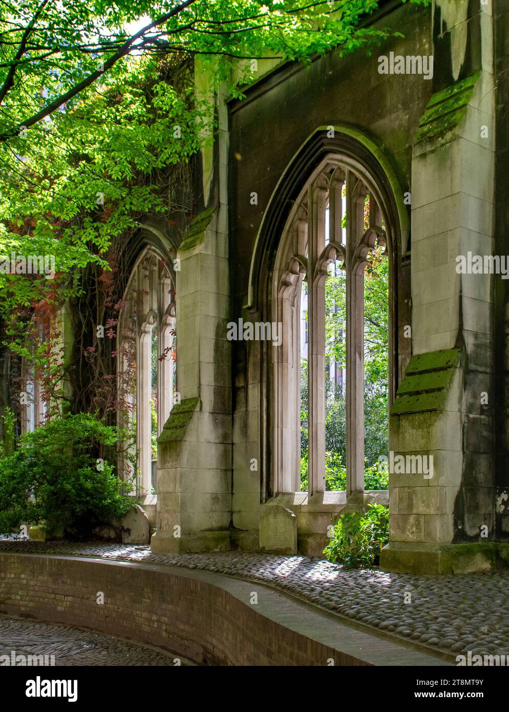 St. Dunstan in the East Church Garden and Ruins. London. UK Stock Photo ...