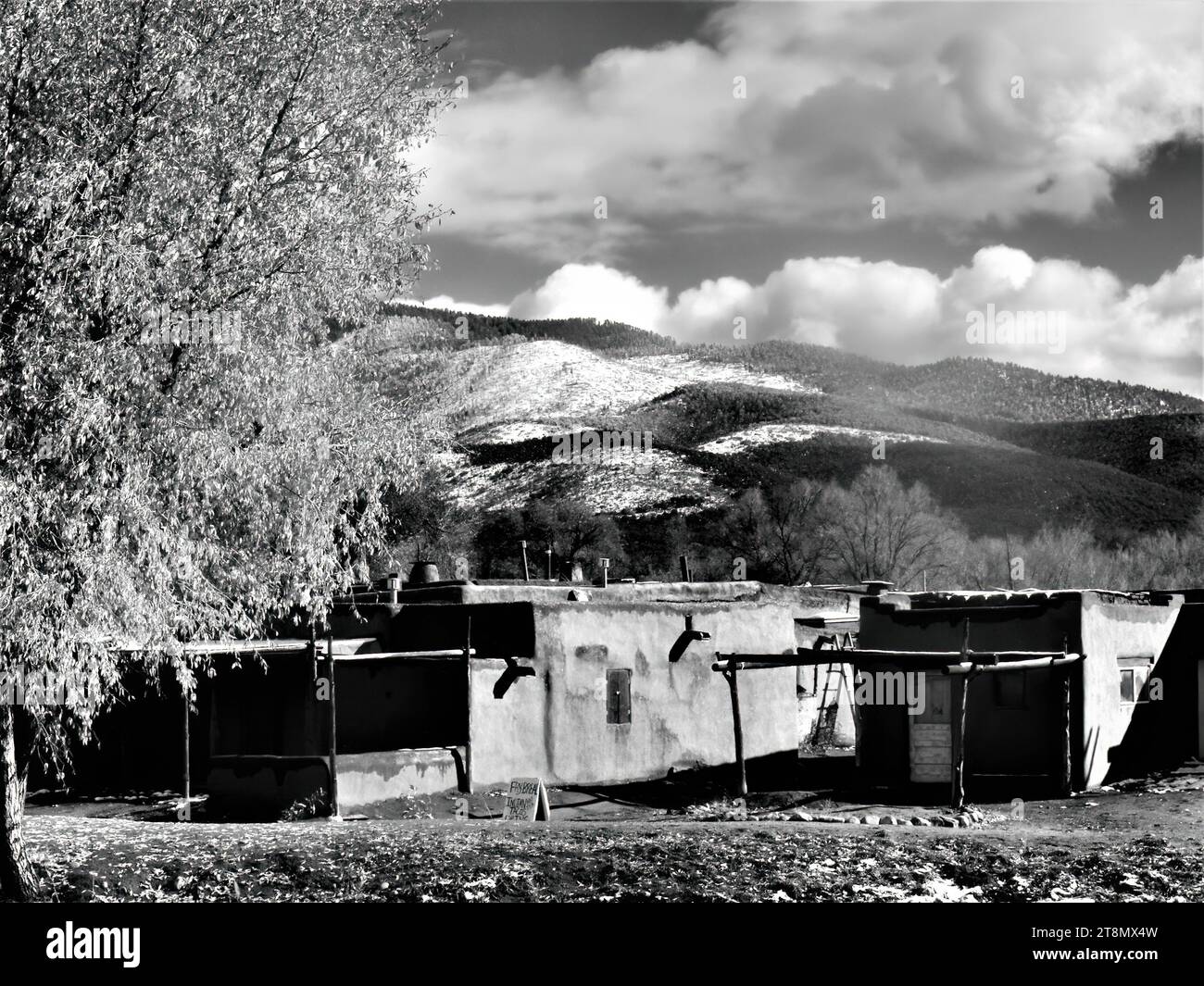 Adobe dwelling monochrome hi-res stock photography and images - Alamy