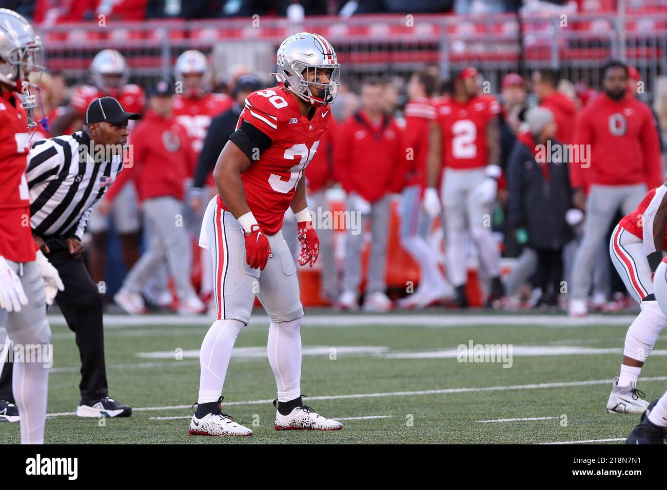 COLUMBUS, OH - NOVEMBER 18: Ohio State Buckeyes linebacker Cody Simon ...