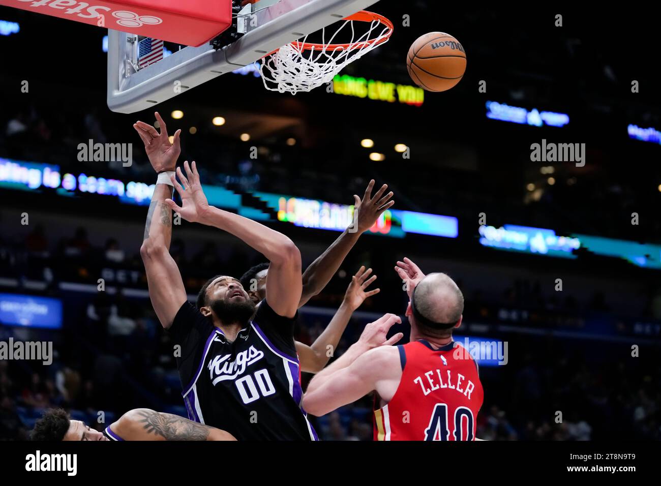Sacramento Kings center JaVale McGee (00) battles for a rebound with ...