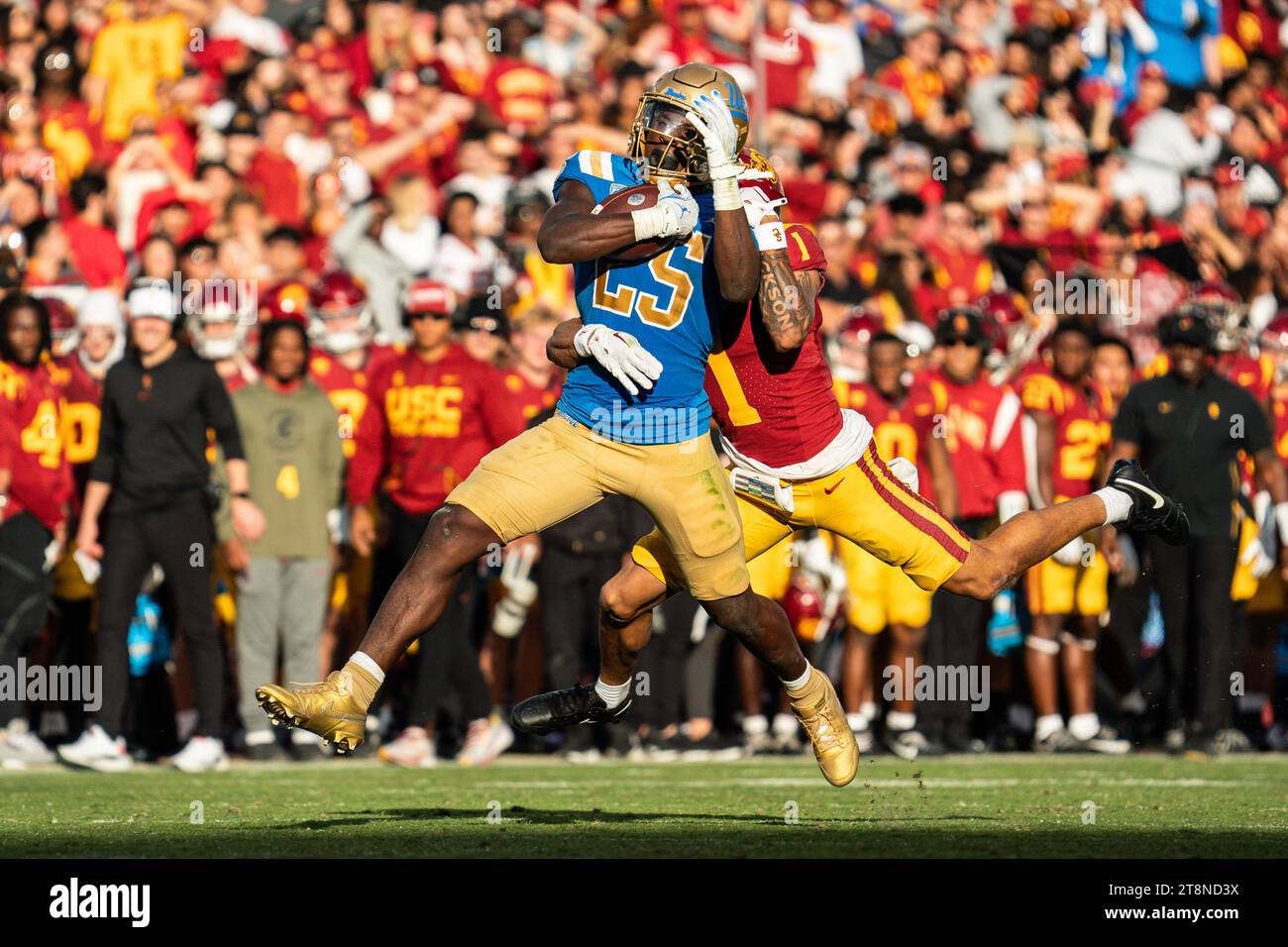 Los Angeles, United States. 18th Nov, 2023. USC Trojans cornerback ...