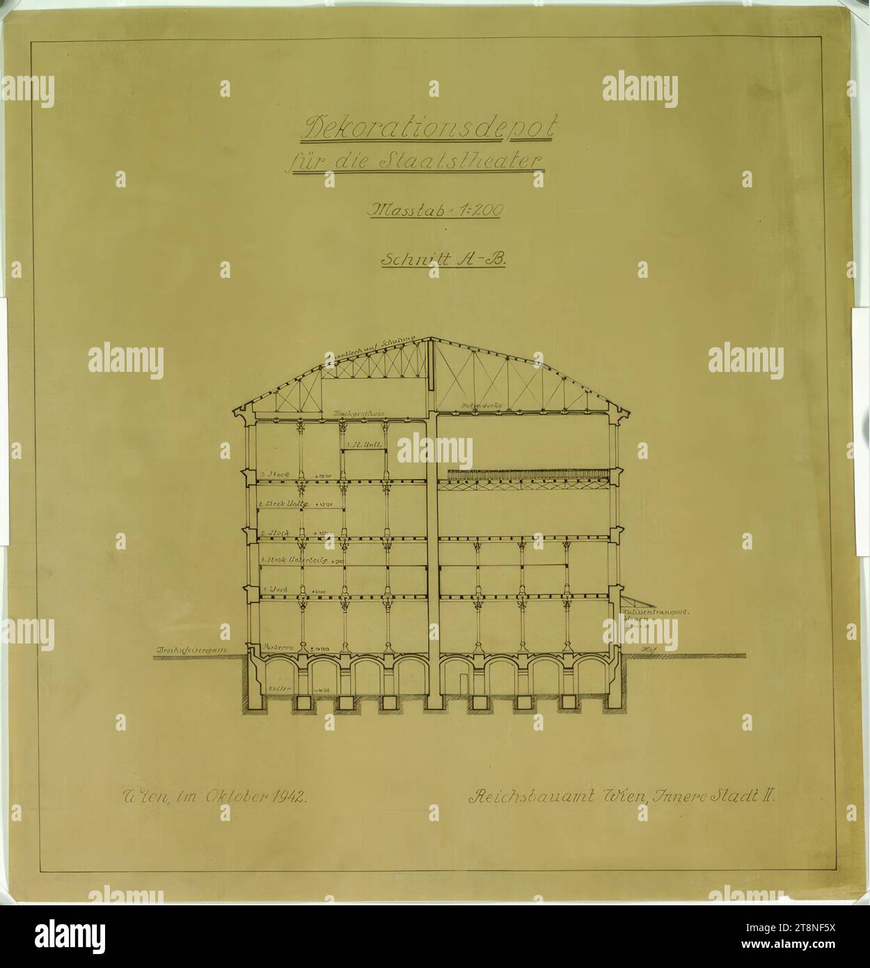 State theatres scale hi-res stock photography and images - Alamy