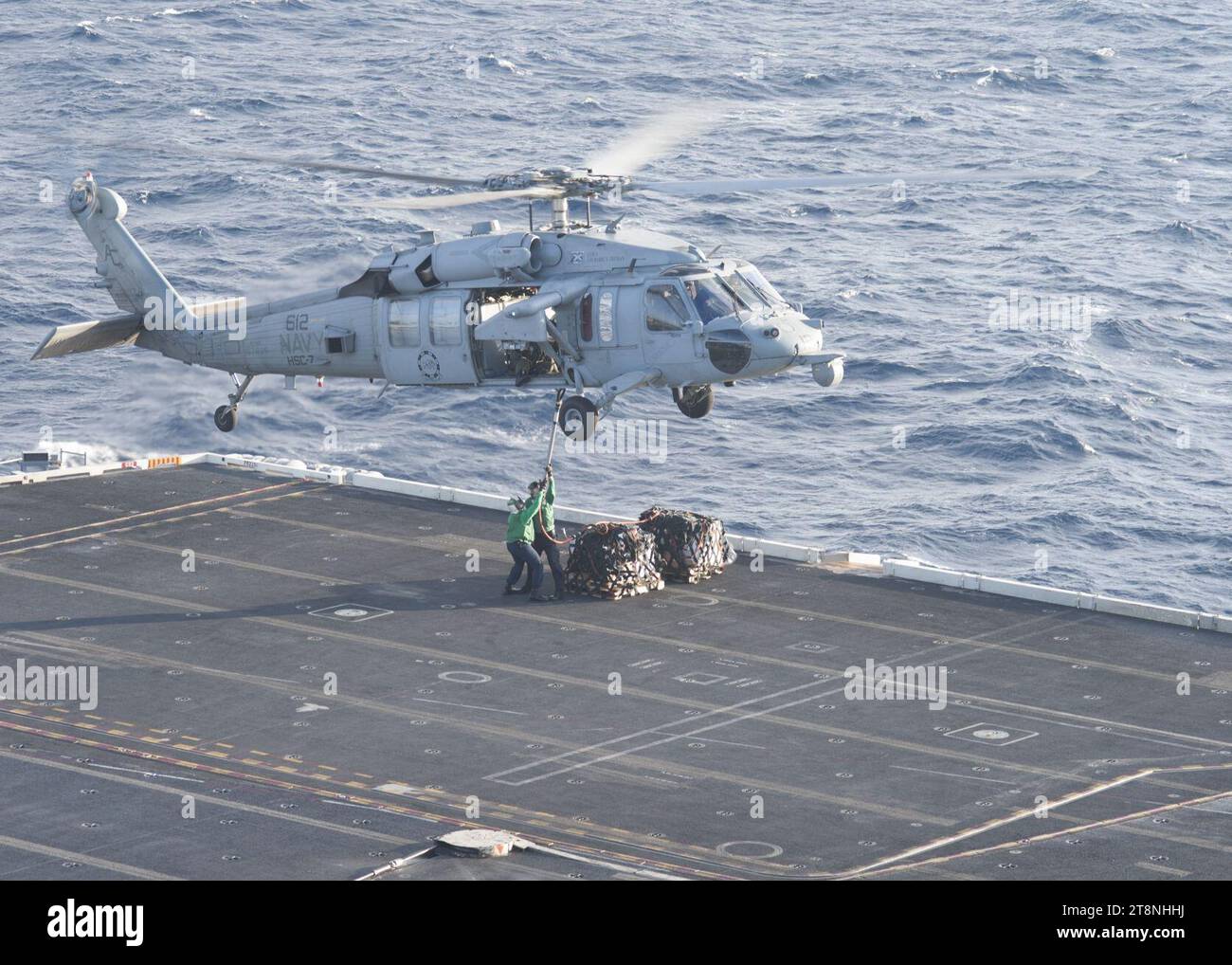 Vertical replenishment in the Atlantic 130130-N-HG389-274 Stock Photo ...
