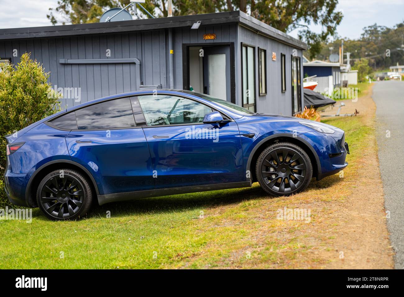Blue electric car parked hi-res stock photography and images - Alamy