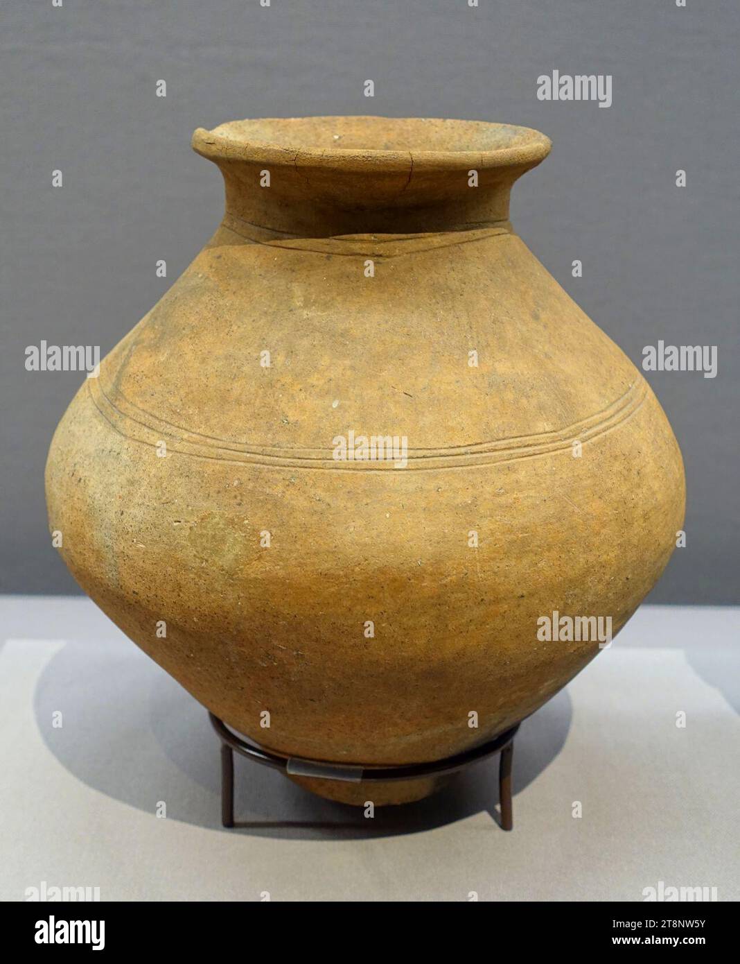 Vessel from Kyushu or Kinki district, Yayoi period, 4th-3rd century BC ...