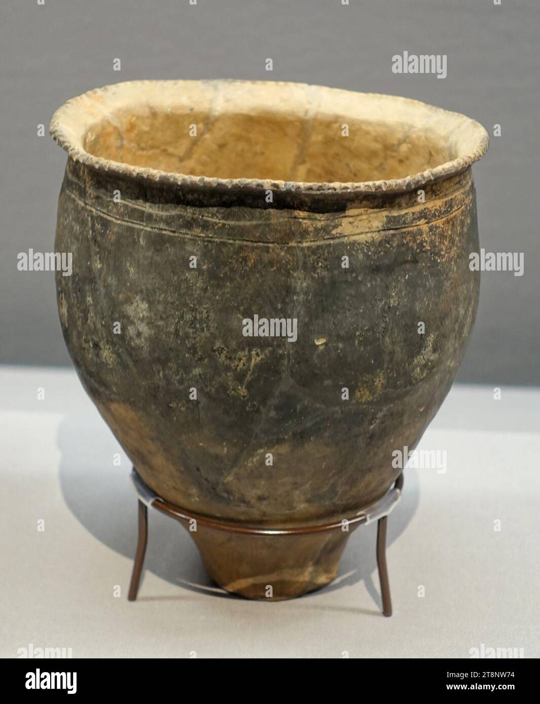 Vessel from Kyushu or Kinki district, Yayoi period, 4th-3rd century BC ...