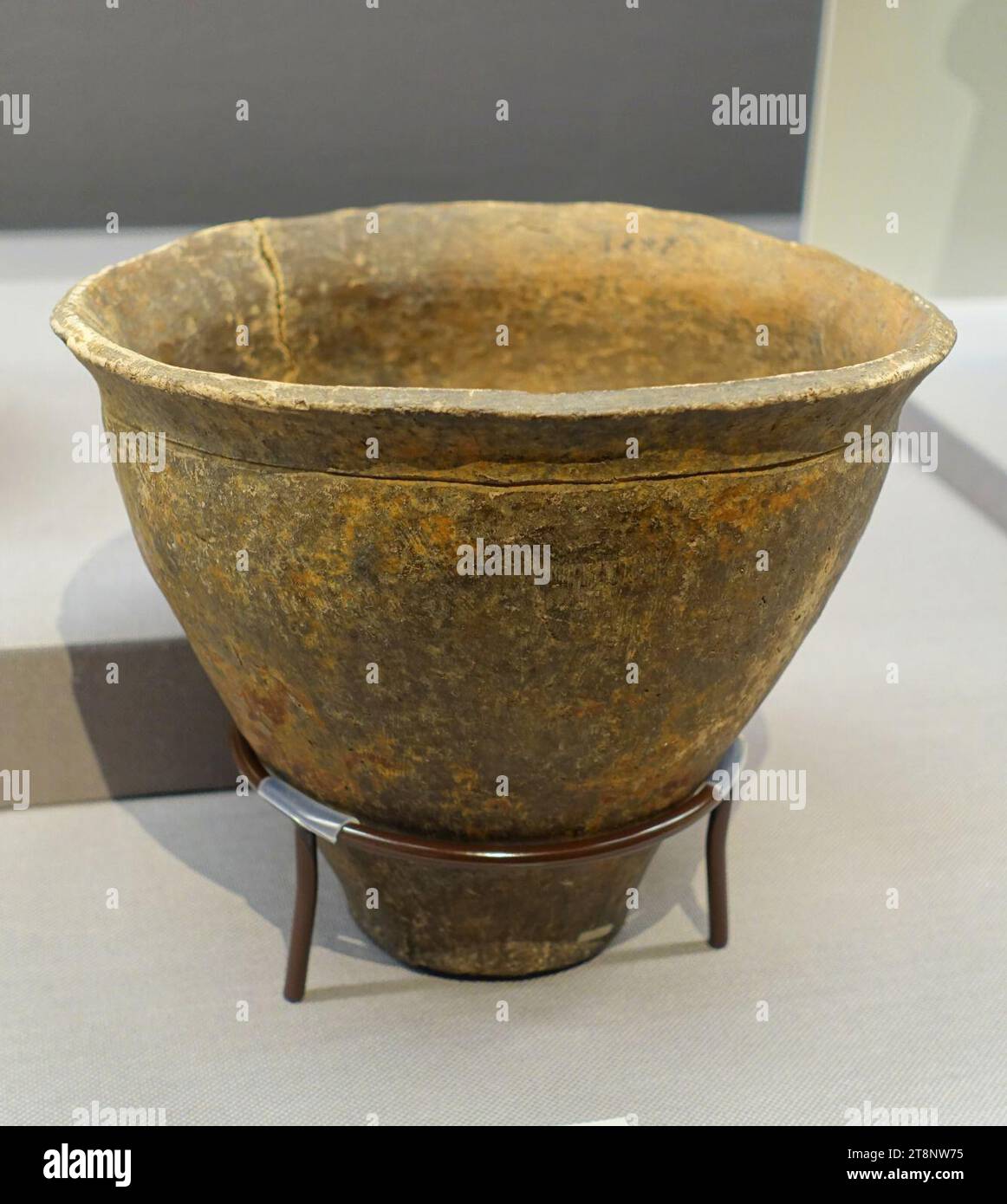 Vessel from Kyushu or Kinki district, Yayoi period, 4th-3rd century BC ...