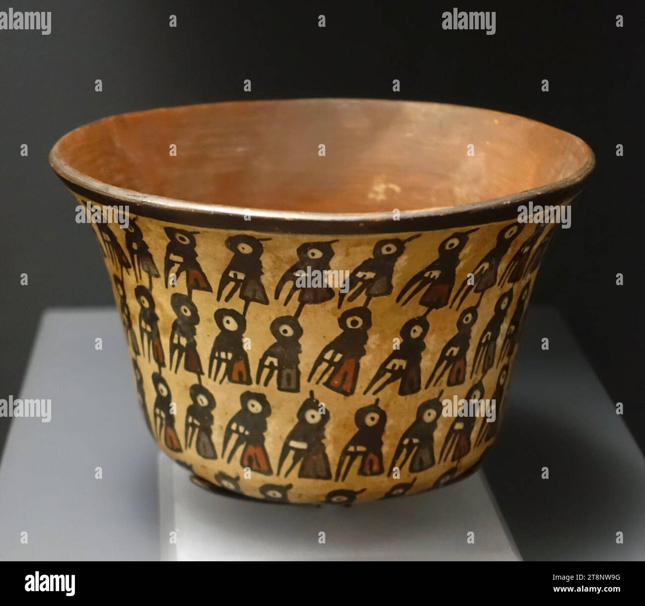 Vessel with hummingbirds, Nasca, Peru, ceramic Stock Photo - Alamy