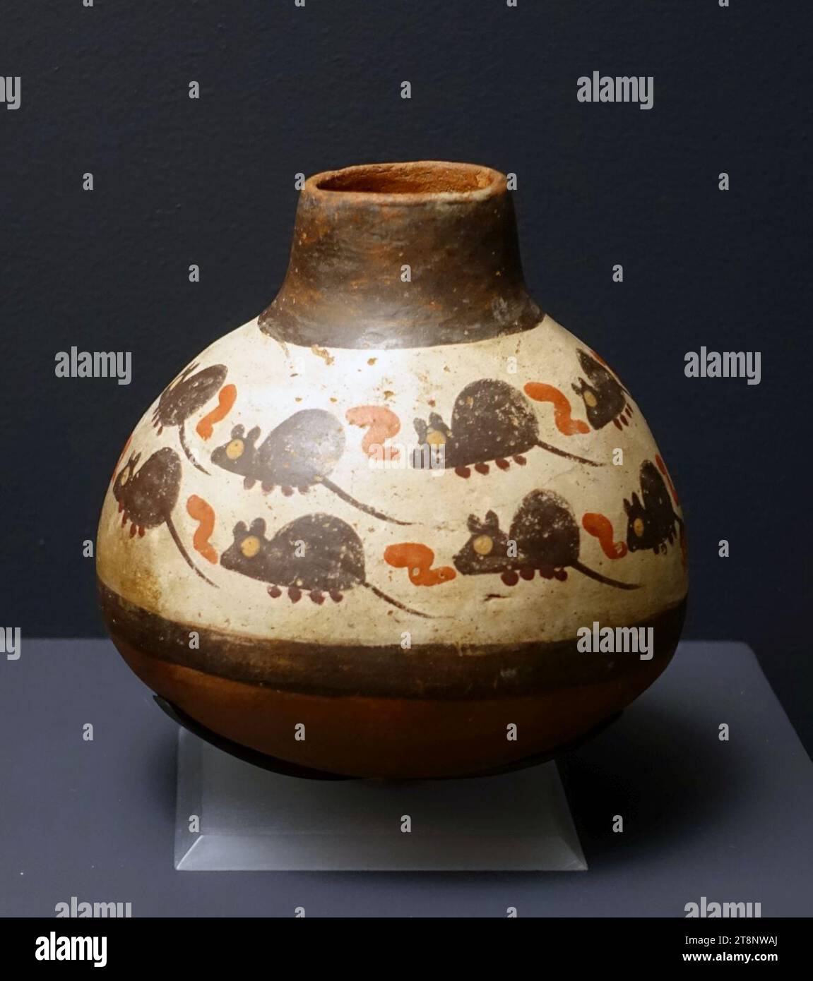 Vessel with mice, Nasca, Peru, ceramic Stock Photo - Alamy