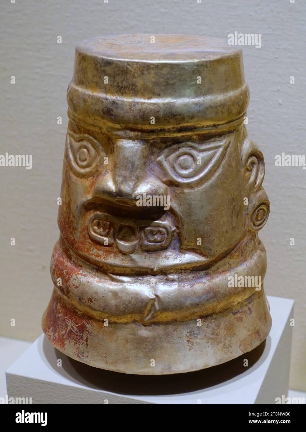 850 gold hi-res stock photography and images - Alamy