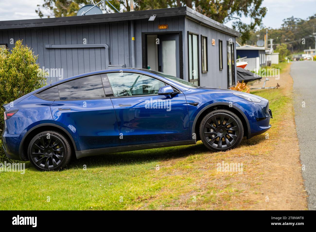 Ev car beach hi-res stock photography and images - Alamy