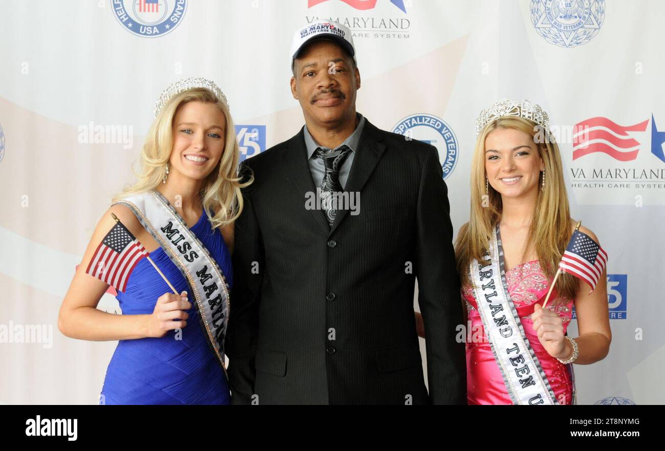 Veteran with Allyn Rose and Kirsten Nicholson Stock Photo - Alamy