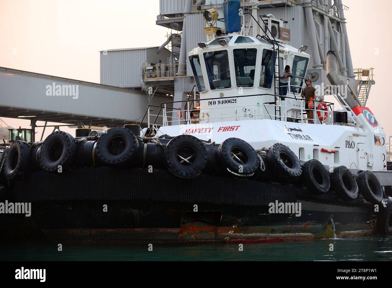Vetting operations 130906-N-DY265-121 Stock Photo - Alamy