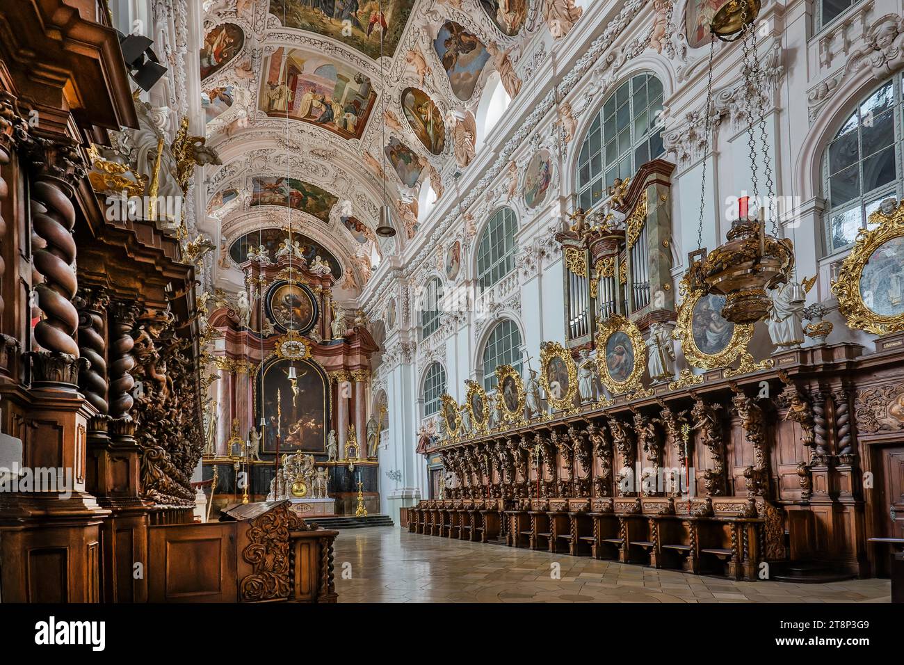 Altar choir stalls inside hi-res stock photography and images - Alamy