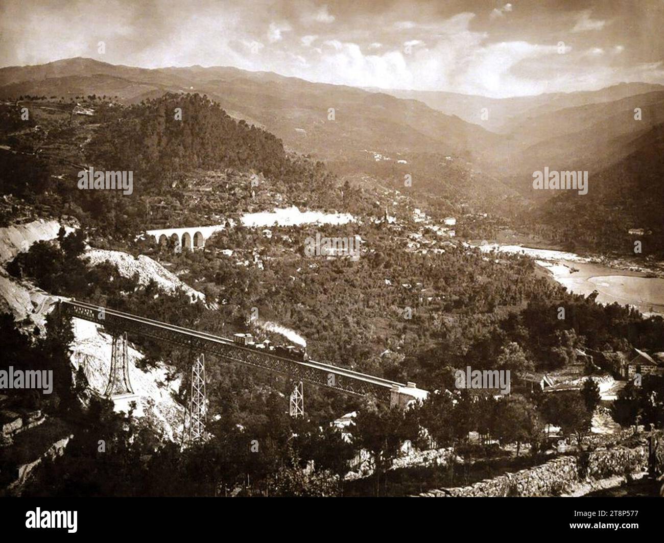 Viaduto da Pala e do Ovil (cropped Stock Photo - Alamy