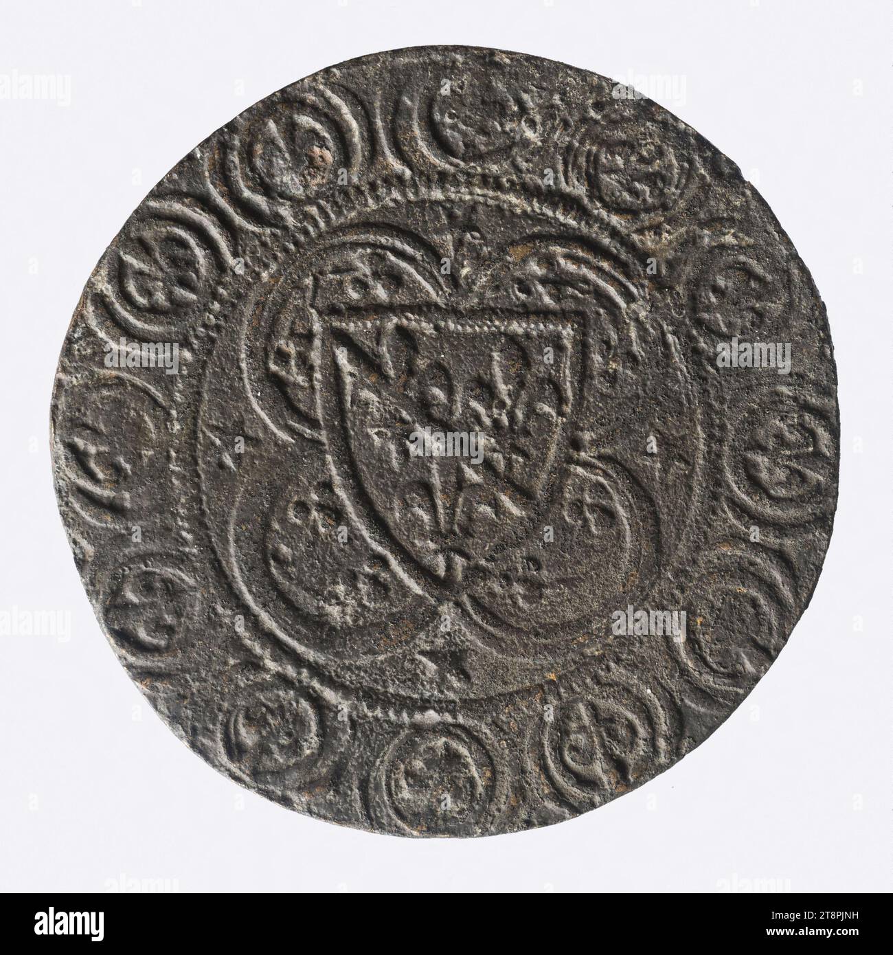 Counting token with three fleurs-de-lis within a double quatrefoil ...