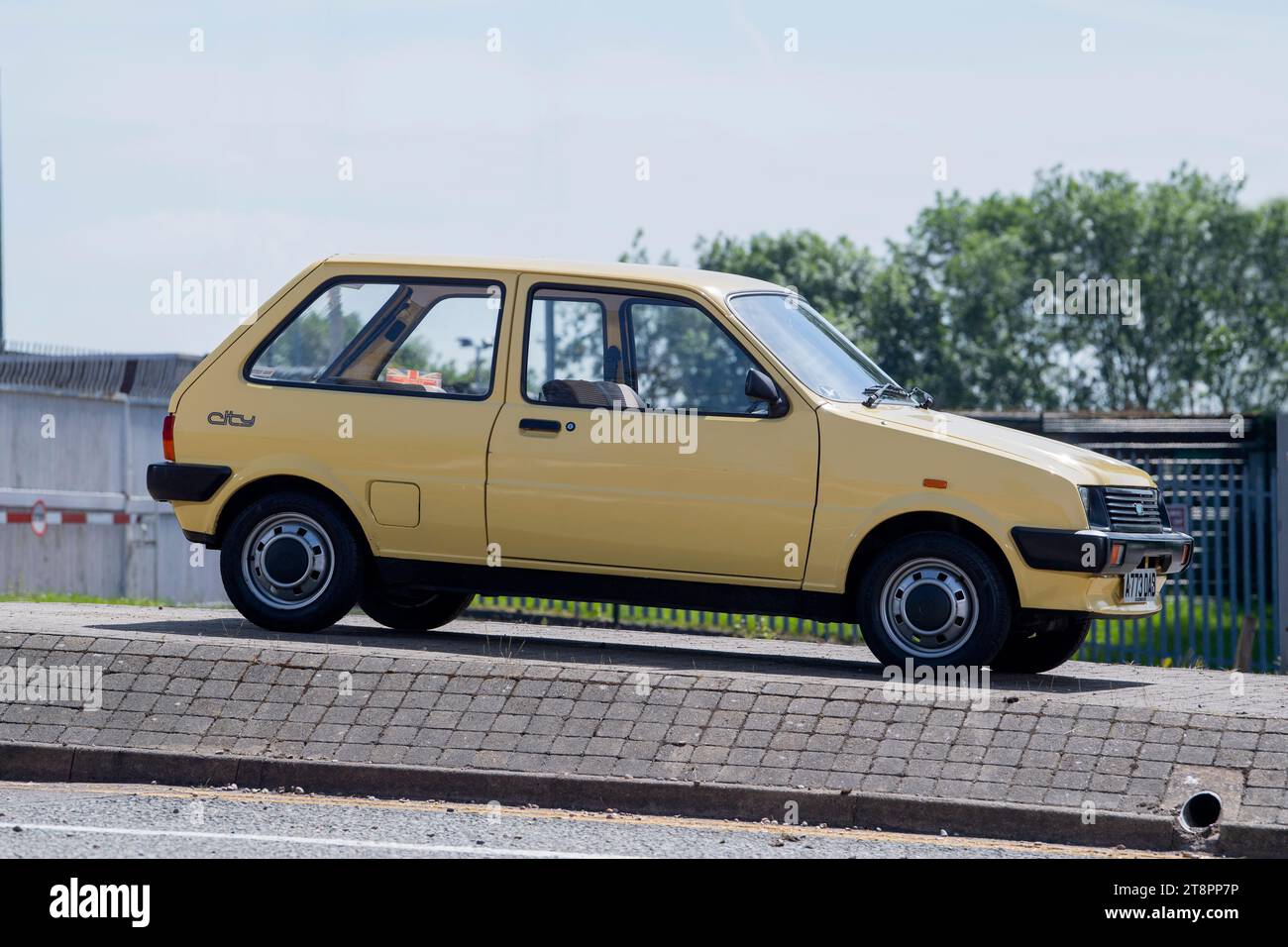 1983 Austin Metro City - beige base model, so basic it has blanking ...