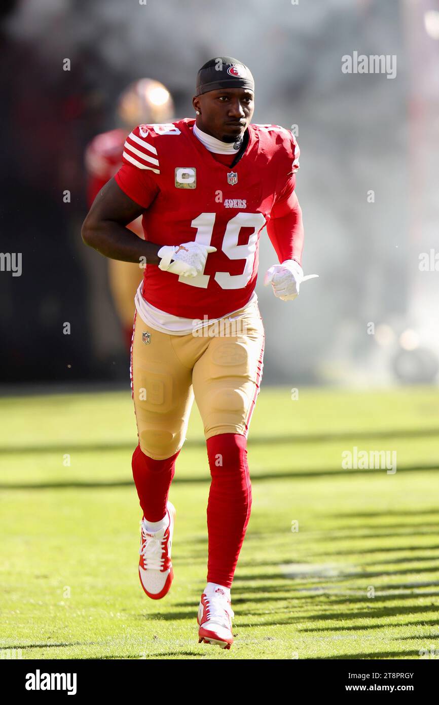 San Francisco 49ers wide receiver Deebo Samuel (19) runs onto the field ...