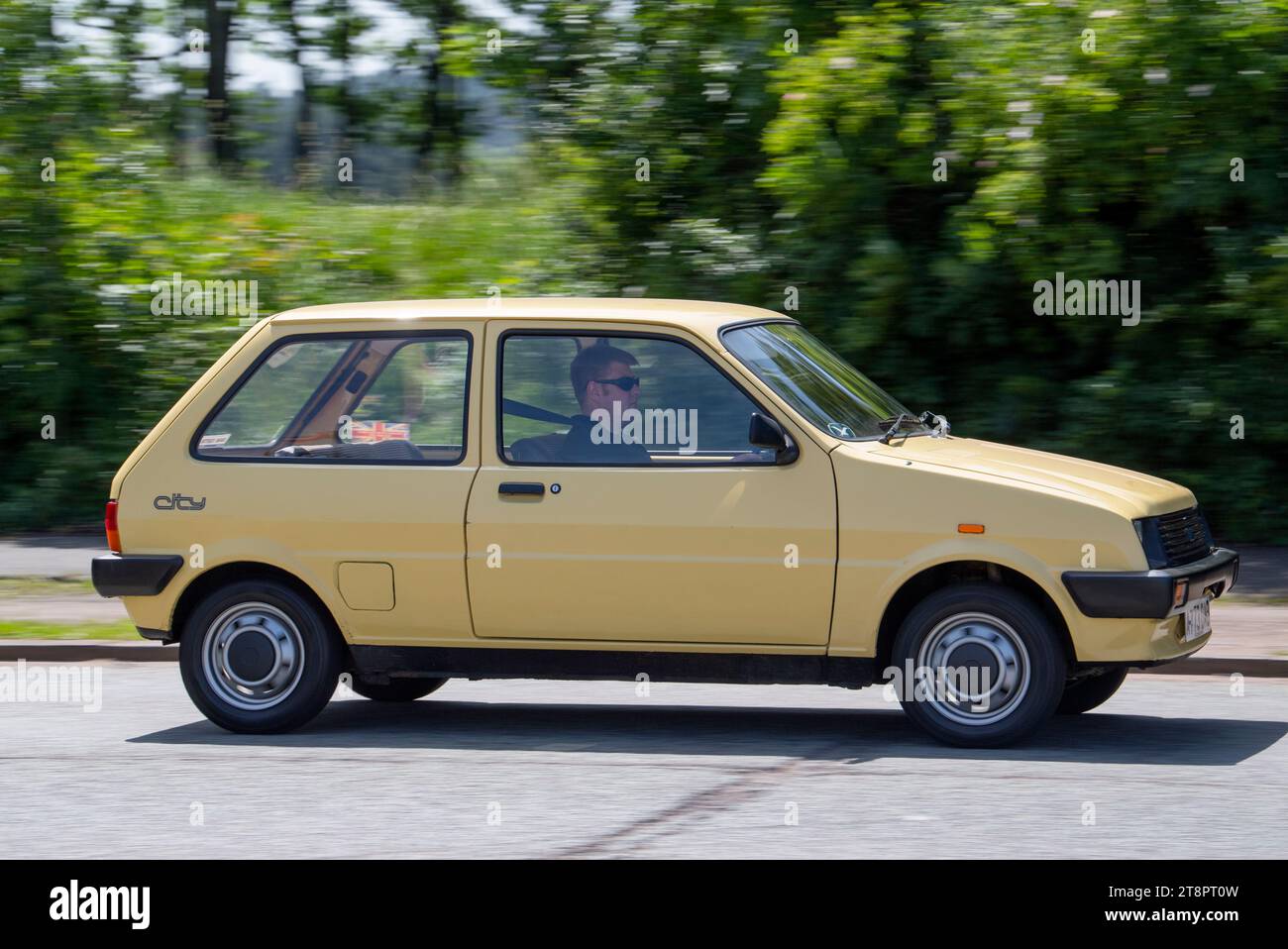 1983 Austin Metro City - beige base model, so basic it has blanking ...
