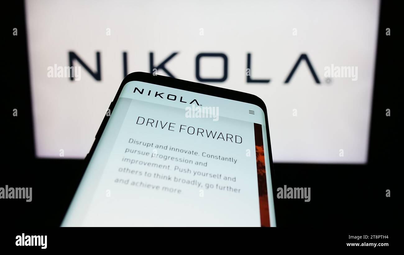 Smartphone with website of US electric vehicle company Nikola ...