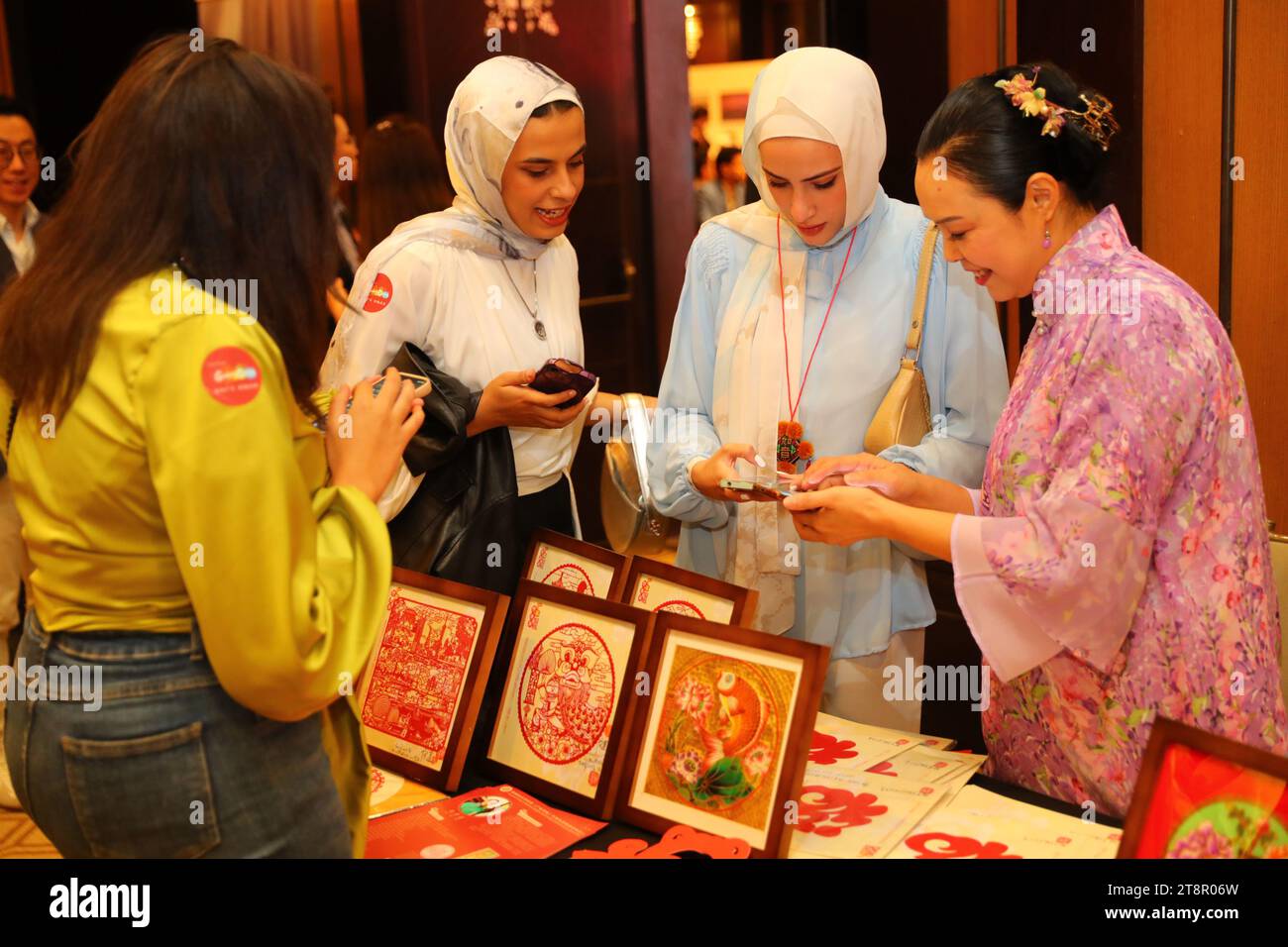 Cairo, Egypt. 19th Nov, 2023. People learn about paper cutting during a ...