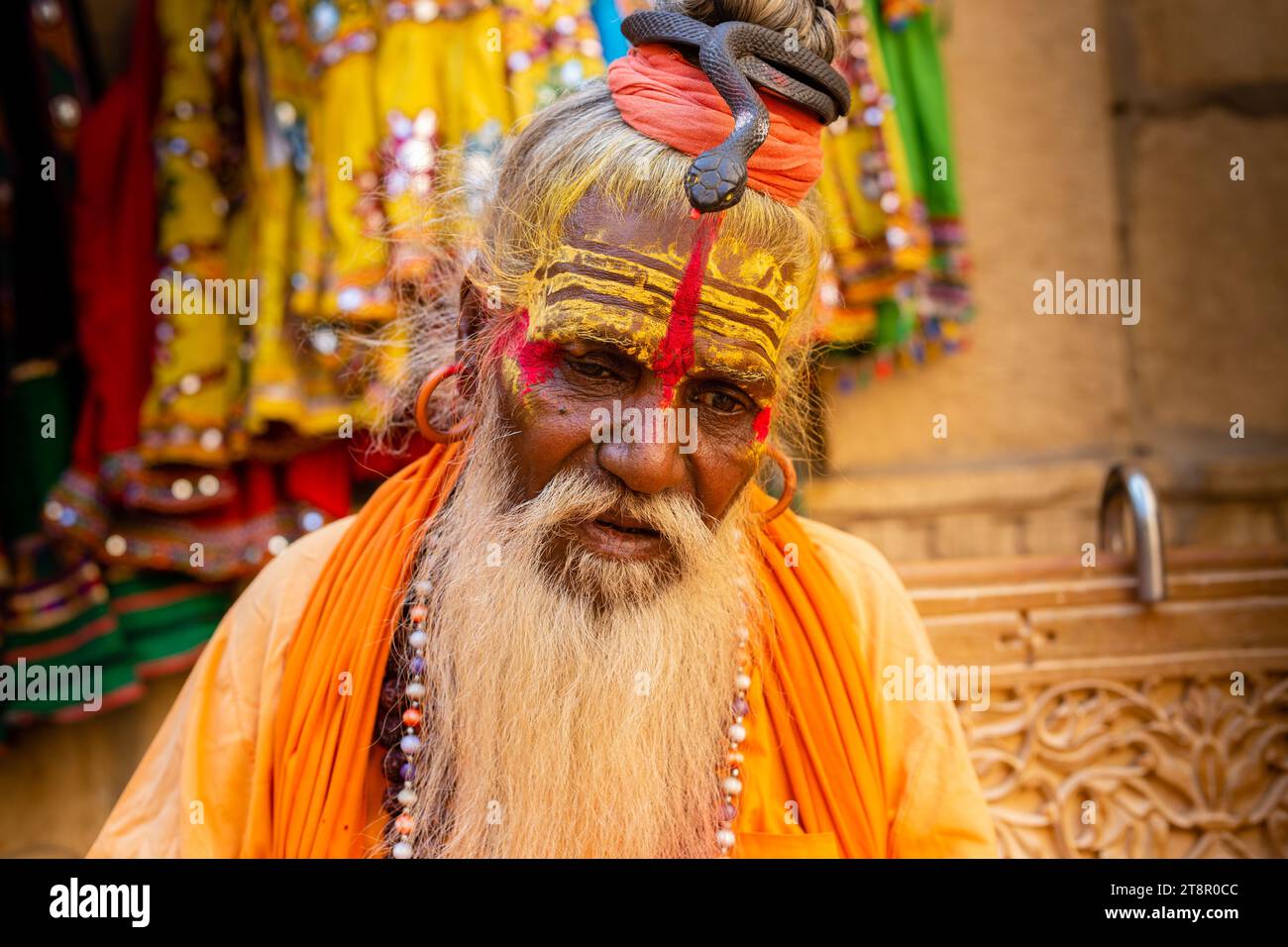 Old people giving blessings, india hi-res stock photography and images ...