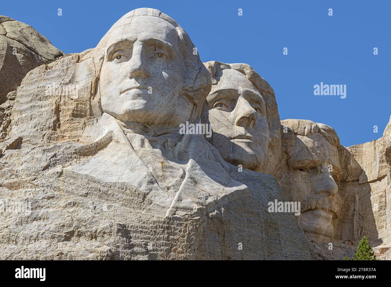 Mount Rushmore with the heads of George Washington, Thomas Jefferson ...