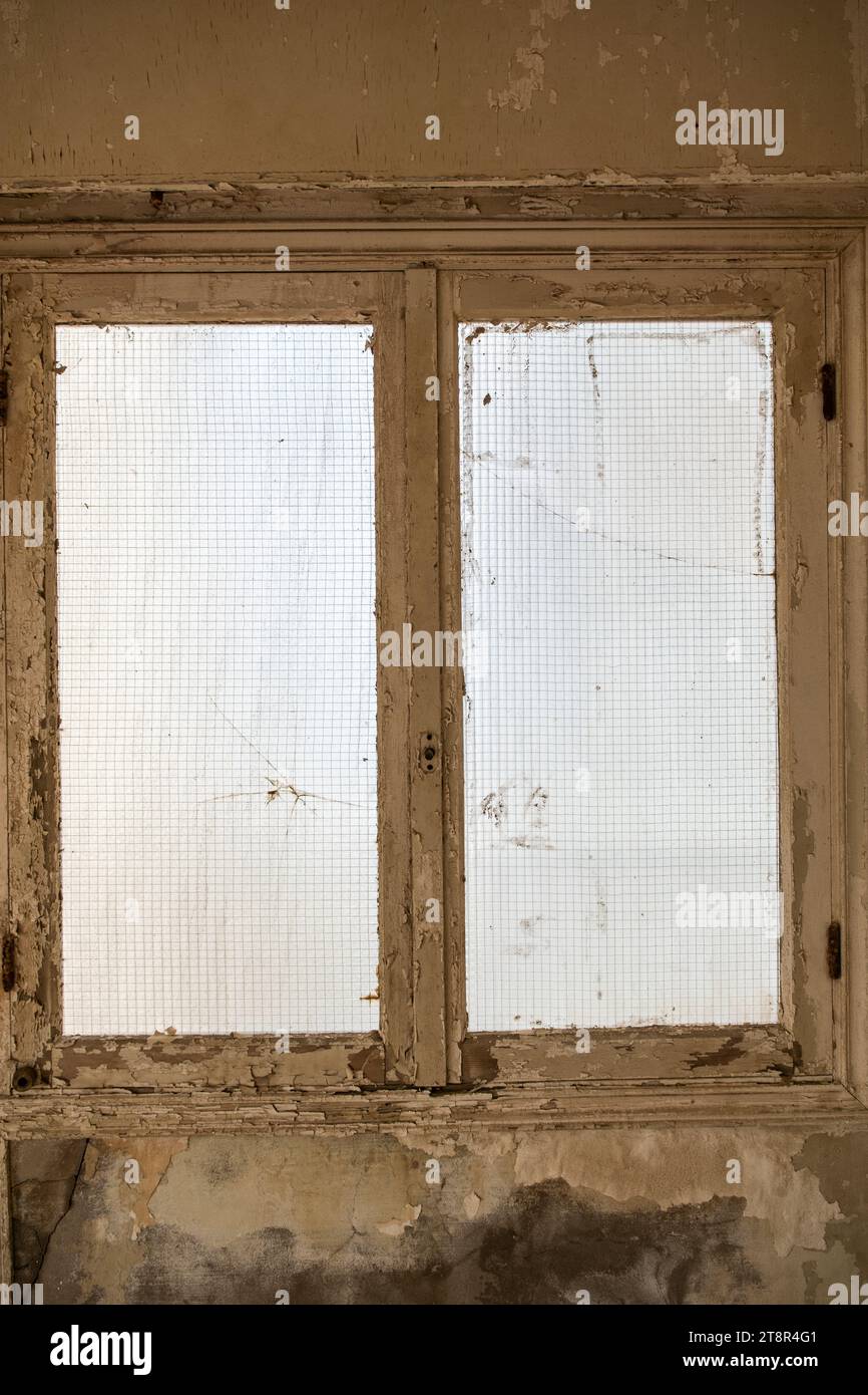 Old damaged window Stock Photo - Alamy