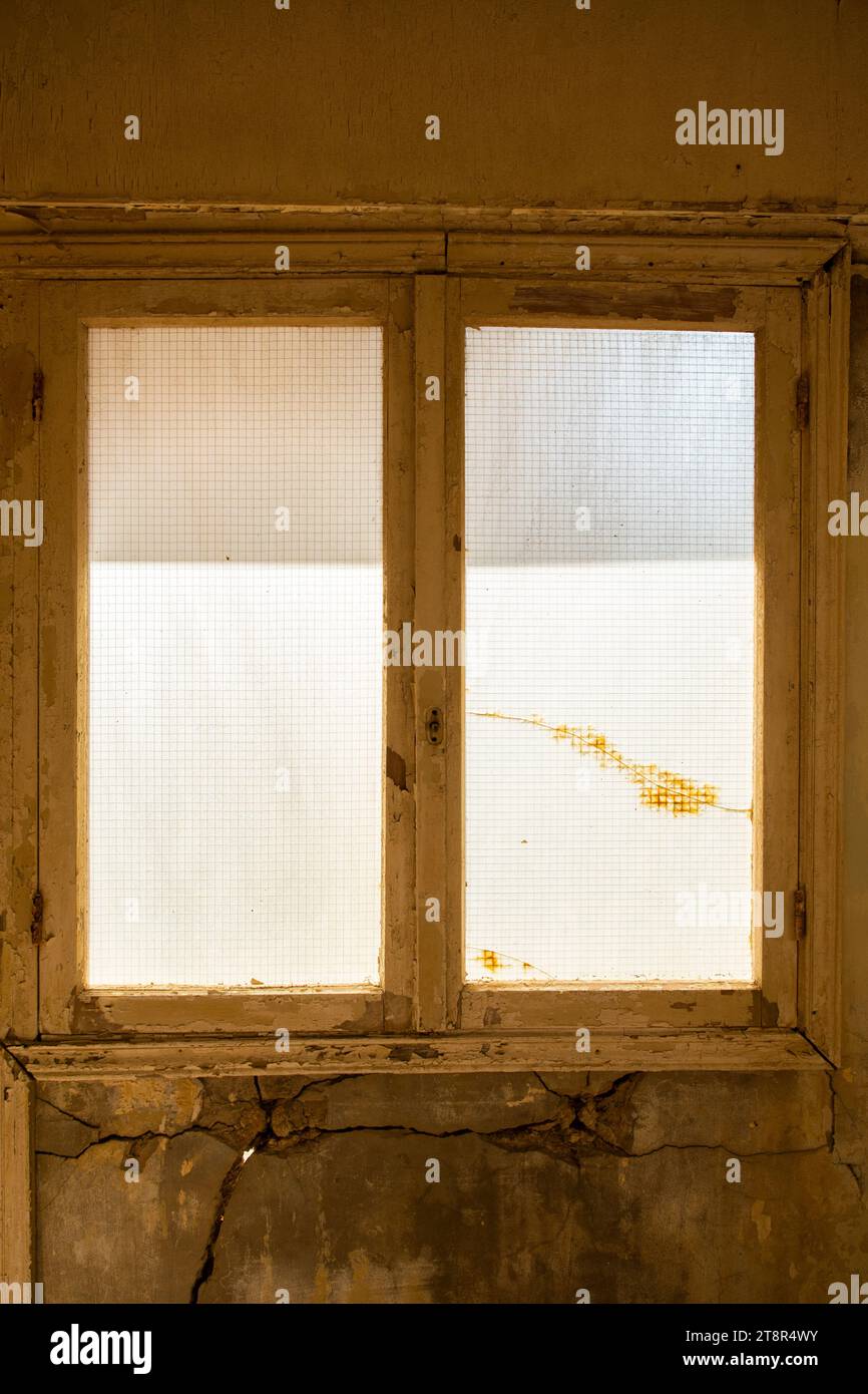 Old damaged window Stock Photo - Alamy