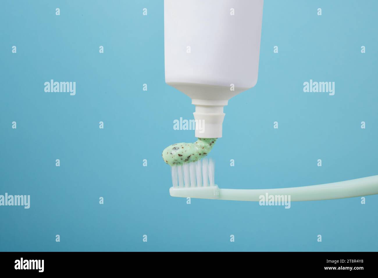 Toothpaste flavor hi-res stock photography and images - Alamy