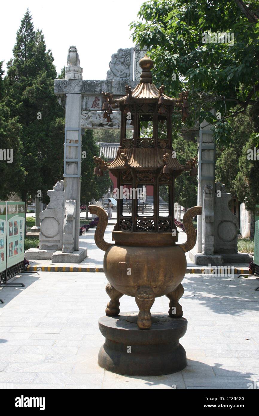 Wolong Hill, Supposed site in Nanyang, Henan Province, China, where Zhuge Liang was visited by ...