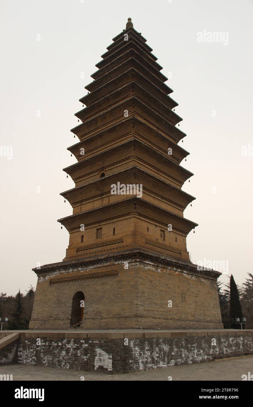 Baolun temple pagoda hi-res stock photography and images - Alamy