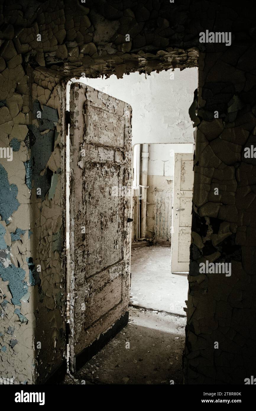 Derelict interiors hi-res stock photography and images - Alamy