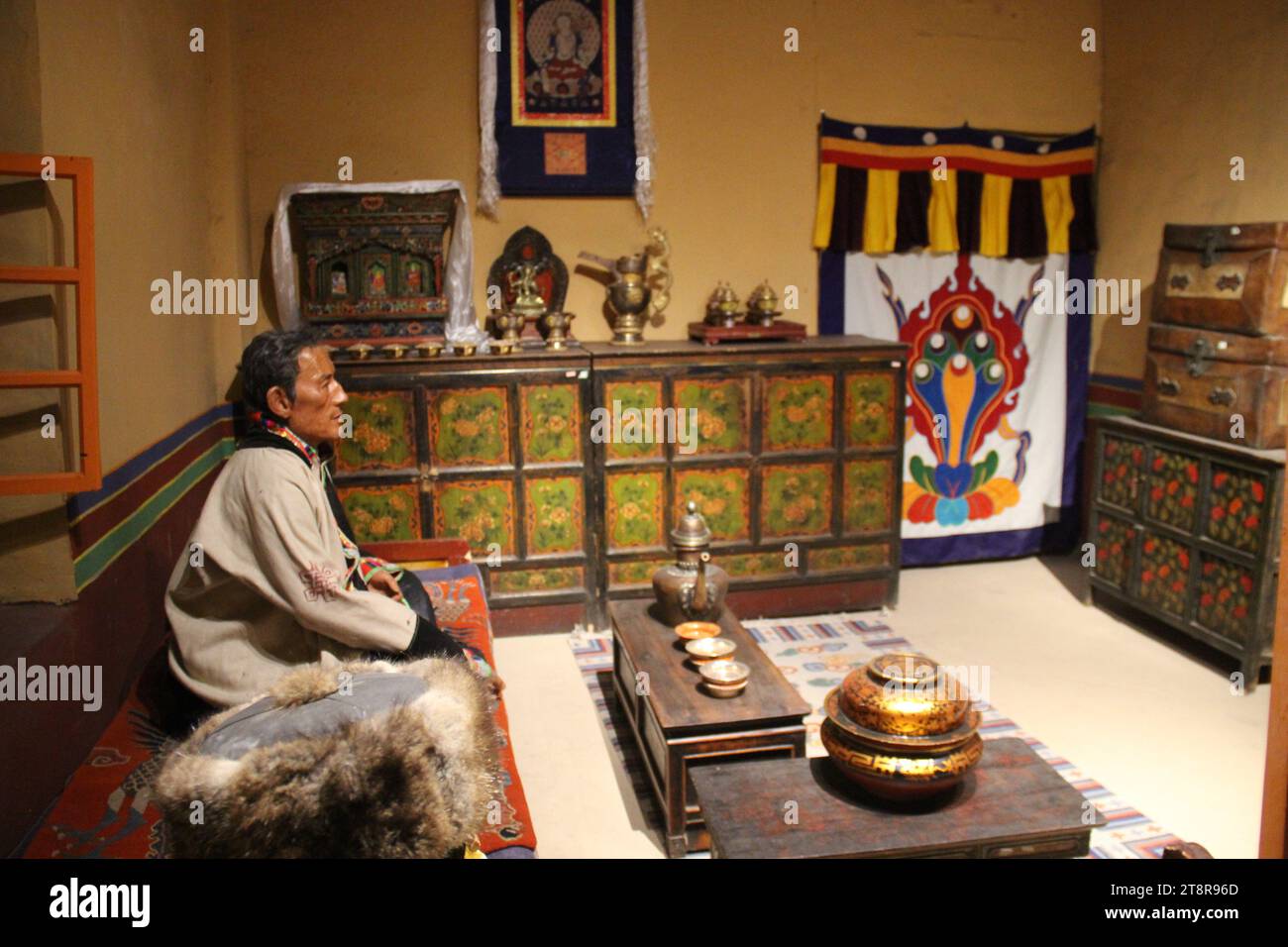 Tibetan Traditional Dining Room, Tibetan Traditional Culture Gallery ...
