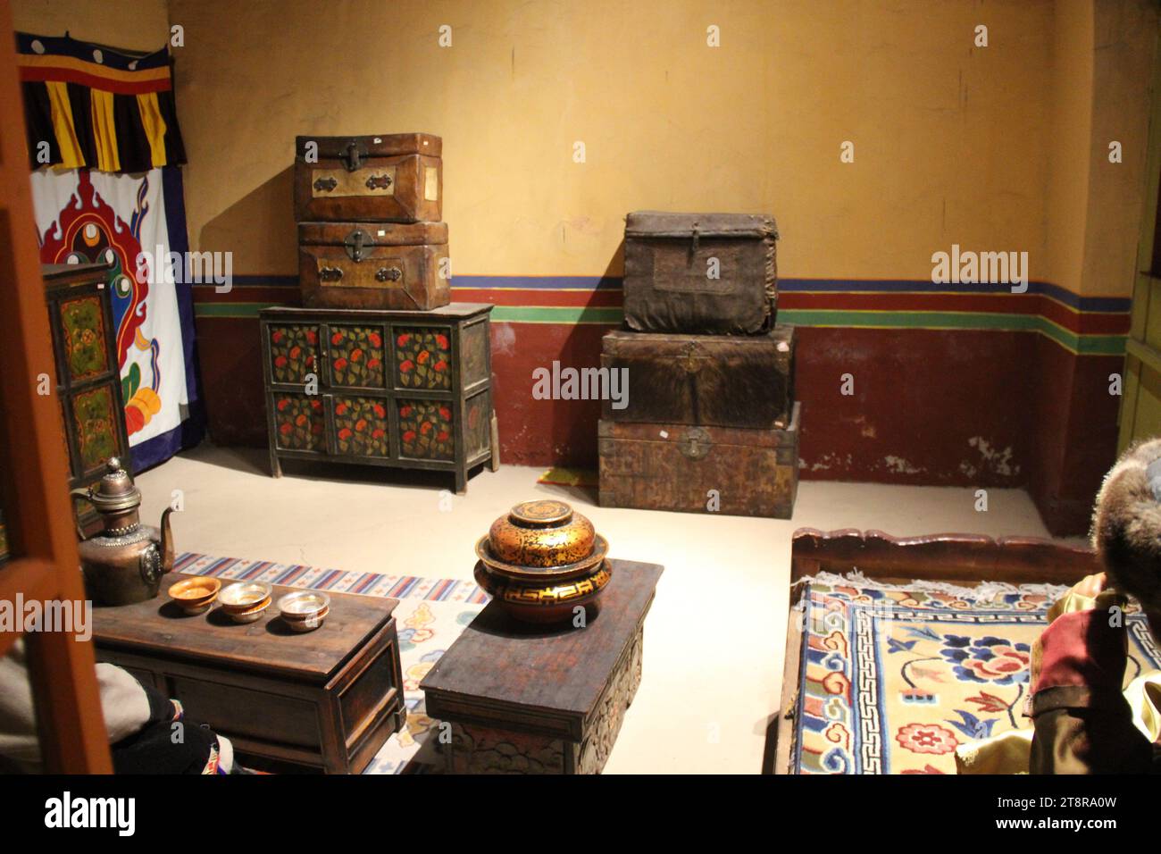 Tibetan Traditional Dining Room, Tibetan Traditional Culture Gallery ...
