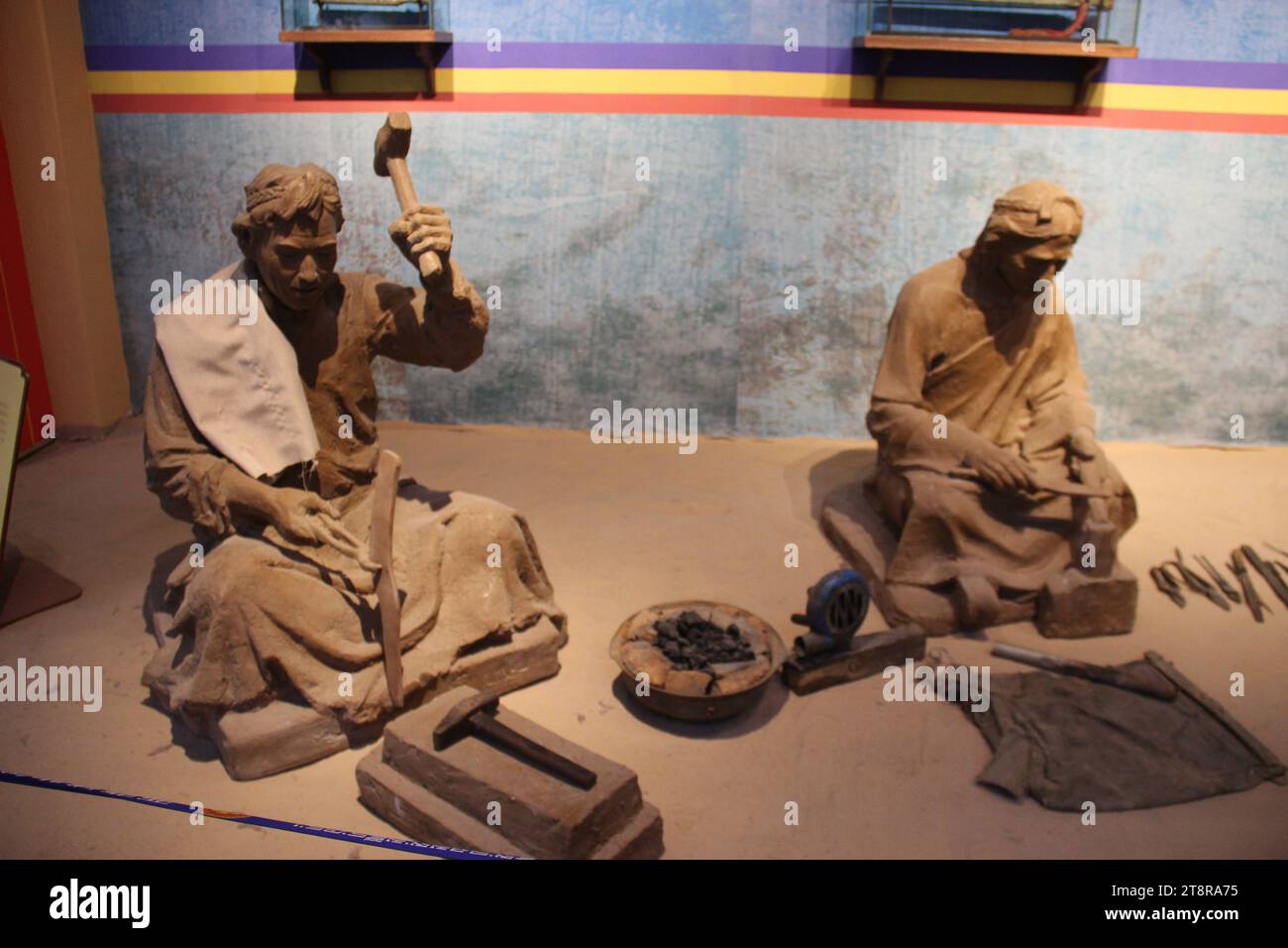 Tibetan craftsmanship diorama hi-res stock photography and images - Alamy