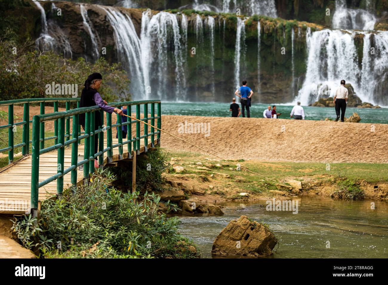 The Ban Gioc Detain Waterfall between Vietnam and China Stock Photo - Alamy