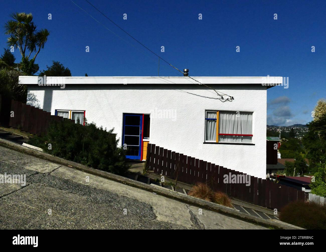 Worlds Steepest St. Dunedin, Baldwin Street Stock Photo - Alamy