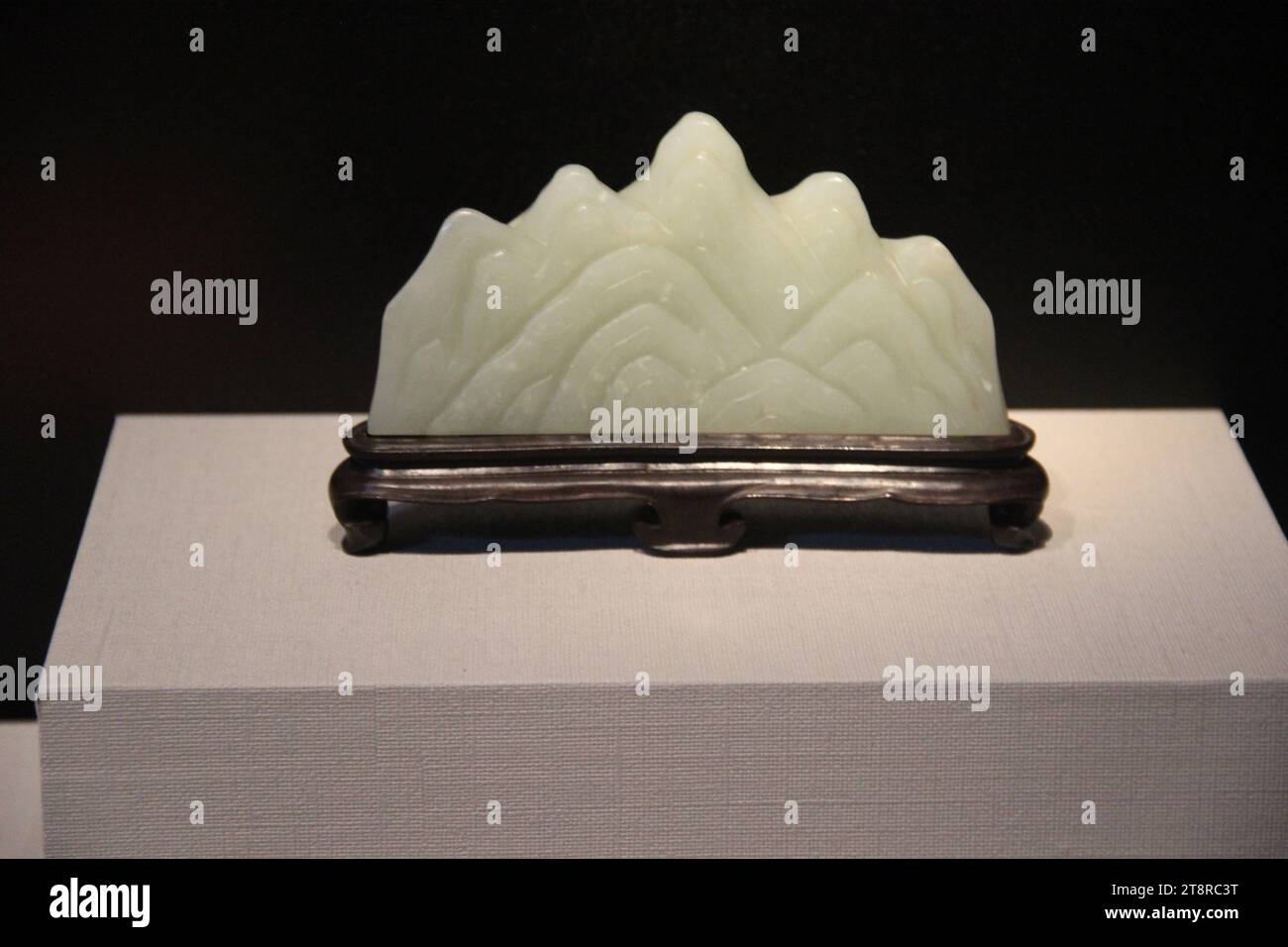 Qing Precious Objects of the Scholar's Study, Exhibit of Precious Crafts of Qing Court, Palace ...